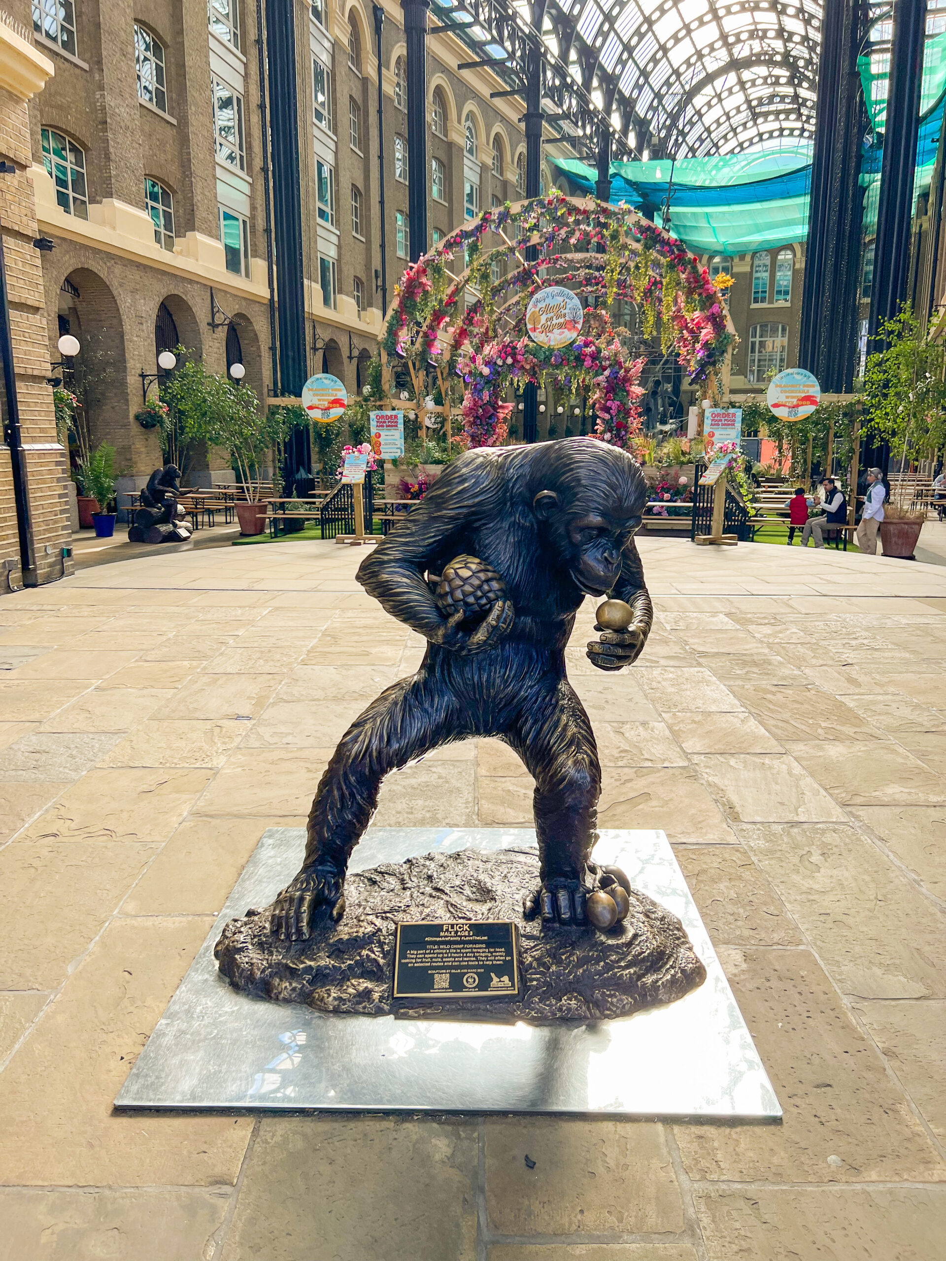 London Chimpanzee Sculpture Trail Walk - Like Love London