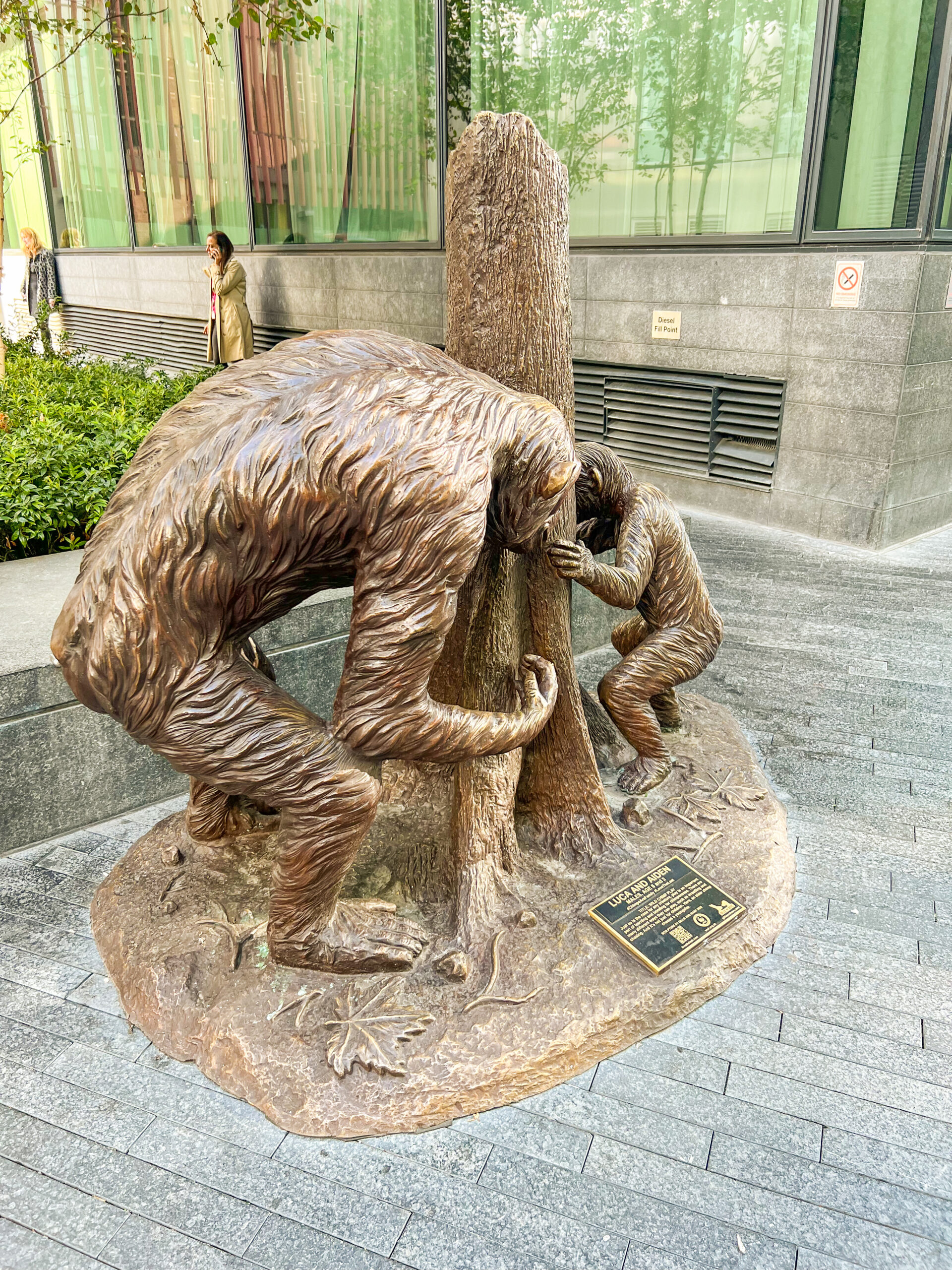 London Chimpanzee Sculpture Trail Walk - Like Love London