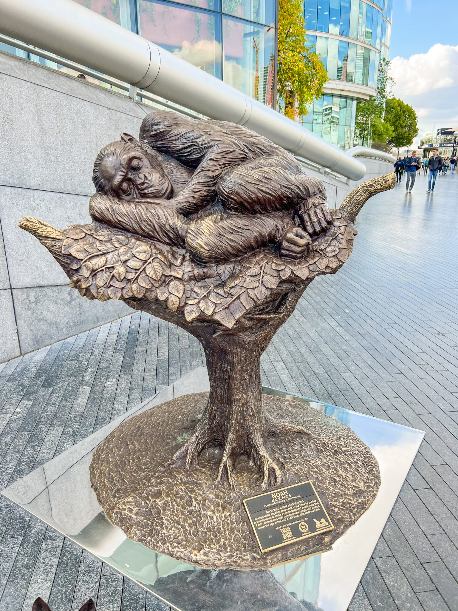 London Chimpanzee Sculpture Trail Walk - Like Love London